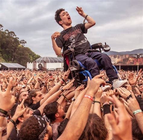 284 Best Crowd Surfing Images On Pholder Pics Humans Being Bros And