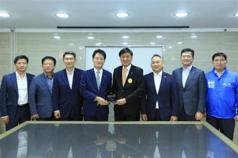 무학 Nh농협금융지주로부터 Esg경영 실천 우수기업 감사패 받아 한국경제