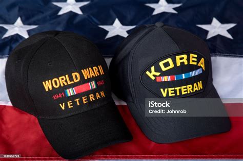 제2차 세계대전과 한국 참전 용사들이 미국 국기 배경으로 클로즈업 0명에 대한 스톡 사진 및 기타 이미지 0명 1991년