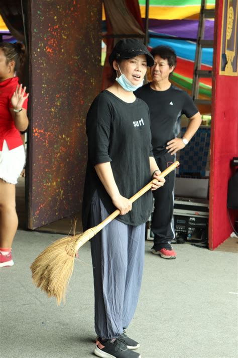 明華園日字戲劇團 今晚七點 六龜國小 明華園日字戲劇團將演出 由國家文藝獎得主 陳勝國導演所編