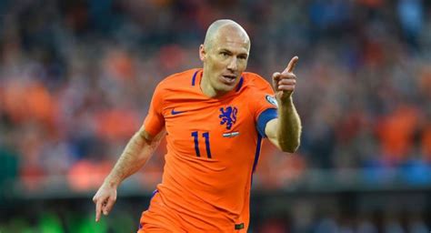 El Futbolista Holandés Arjen Robbe Se Retira Del Fútbol Noticias De La Bahía Ndlb