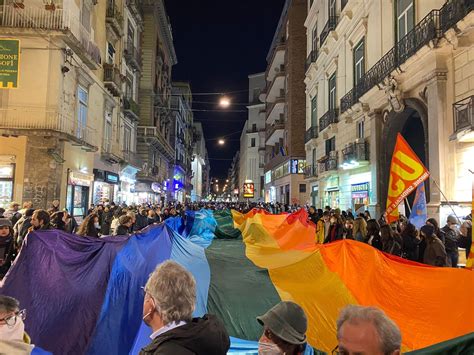 Guerra In Ucraina A Napoli Manifestazione Per La Pace Con Migliaia Di Persone A Via Toledo
