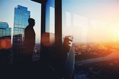 メーカーの文系社長は会社をダメにするのか？ 東芝と日立の例から 日立と東芝、歴代社長の出身学部を比較してみた Limo くらしとお金の