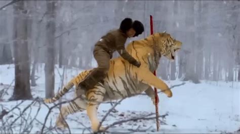 八路軍功夫小子赤手空拳打死偷襲他的森林猛虎！⚔️ Kungfu 甄子丹 功夫 少林 武俠 中国电影玄幻 中國功夫 功夫大師