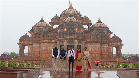 Rishi Sunak British Pm Visit Akshardham Temple With Wife Amid G20 Delhi
