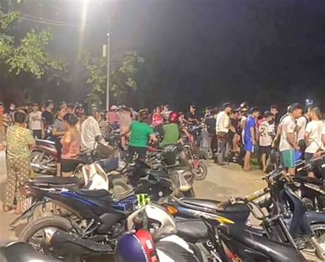 Clip Mang Xăng Tới đốt Nhà Tình địch Lao Xe Máy Xuống Sông Tự Tử