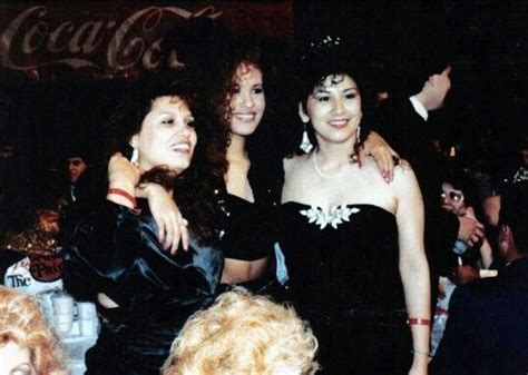 Selena Quintanilla With Fans At The 1989 Tejano Music Awards Selena