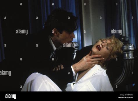 Willem Dafoe Madonna Body Evidence Fotos Und Bildmaterial In Hoher