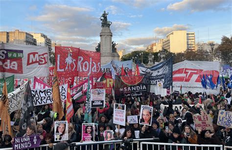 Ni Una Menos En Las Calles Contra El Odio El Hambre Y Con El Amor De