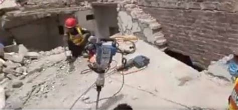 پشاور گھر میں زور دار سلنڈر دھماکہ چھت گرنے سے 2 بچے جاں بحق3افراد زخمی