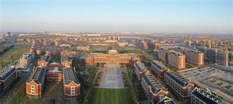 2023年上海首场高招咨询会召开 各省优质高校齐聚 中新社上海