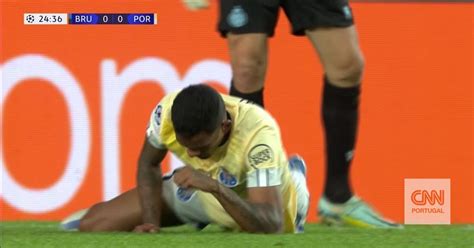 Incrível Galeno Tenta O Golo Mas é Evanilson Em Fora De Jogo Que