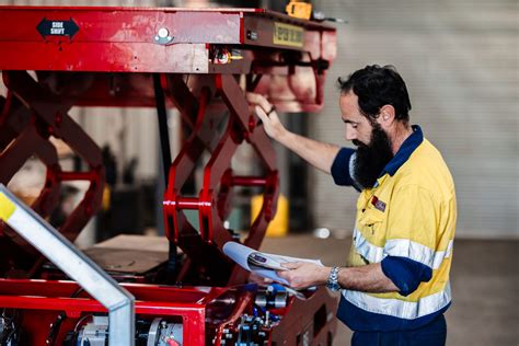 Big Tracked Elevating Device Big Ted Nivek Industries