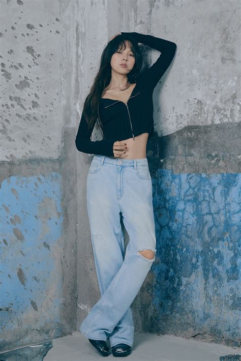 이효리 15년 만에 게스와 청바지 화보…불변의 패션 아이콘