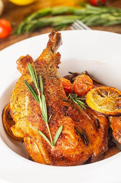 Muslo De Pollo Asado Casero Al Romero Foto Premium