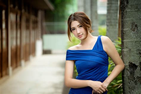 4k Asian Bokeh Brown Haired Dress Hands Glance Hd Wallpaper