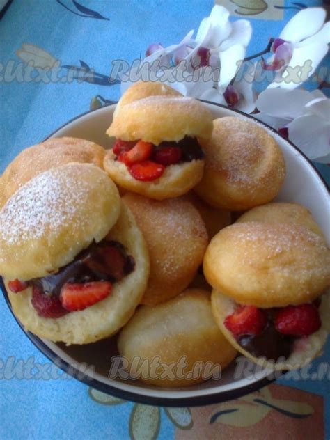 Пончики с клубникой и шоколадной глазурью: 15 фото в рецепте