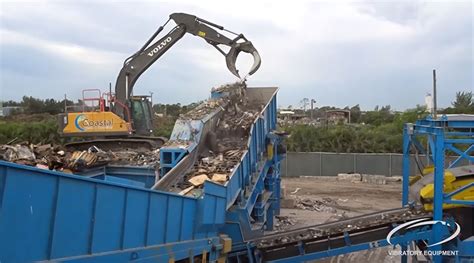 Screen And Density Tool Separates C D Material In One Machine Construction Demolition Recycling