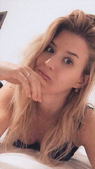 A Bunch Of Vsco Sluts Posing Nude Blonde Vsco F E E A Porn Pic