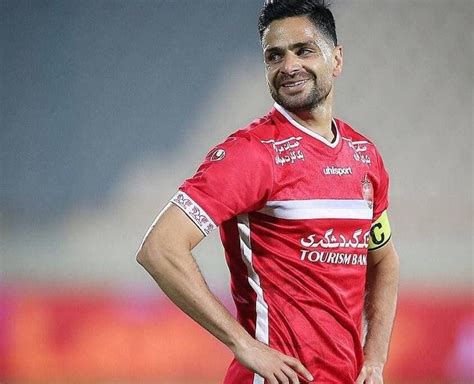 همشهری آنلاین عکس خداحافظی تلخ یک بازیکن از هواداران پرسپولیس این