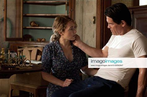Josh Brolin And Kate Winslet