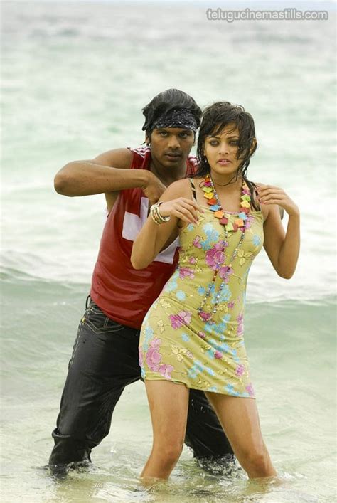 Sneha Ullal Extremely Hot Sensuous Beach Song Girlz Around The World