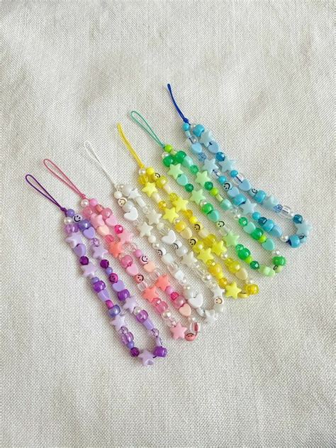 Pin de Rayrine Santos em phone Chaveiro de miçanga Pulseiras de miçangas Miçangas