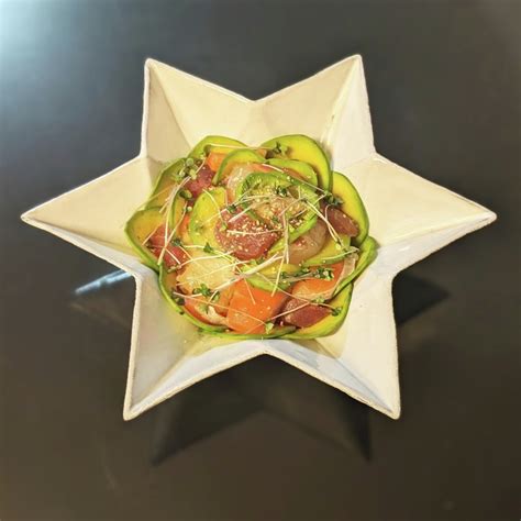 マグロとサーモンとアボカドのポキ丼 By 野菜ソムリエrico 【クックパッド】 簡単おいしいみんなのレシピが396万品