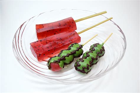 可愛い夏の限定スイーツ♡冷やして美味しい、すいかわらび餅とすいか団子 Genic編集部 Genic｜ジェニック