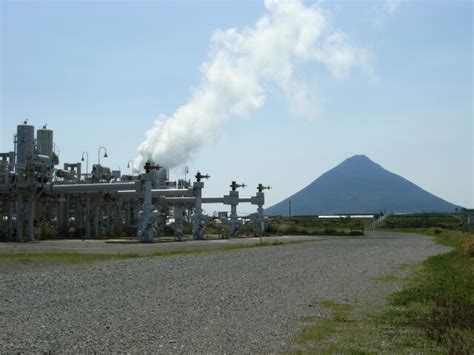 地熱発電の特徴とは？発電の仕組みとメリット・デメリット｜日本で普及しない理由をわかりやすく解説 Solachie（ソラチエ）｜太陽光投資を