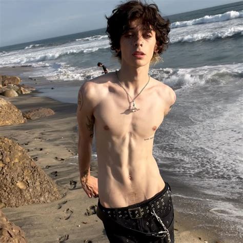 Пин от пользователя Brian на доске Cute Guys Худые парни Позы тела Красивые парни