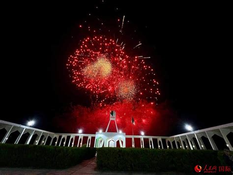 الطائرات بدون طيار والألعاب النارية الصينية تضيء احتفالات الذكرى الـ 70
