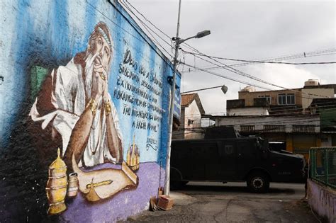 Casa de chefe do tráfico da Serrinha tem piscinas e churrasqueira MH
