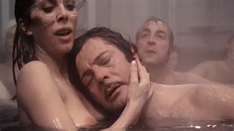 Naked Billie Whitelaw in Leo el último