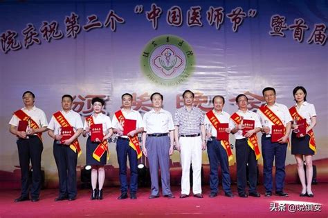 鎮安縣醫院舉辦好醫生」頒獎晚會熱舞表演，這些醫生獲獎 每日頭條