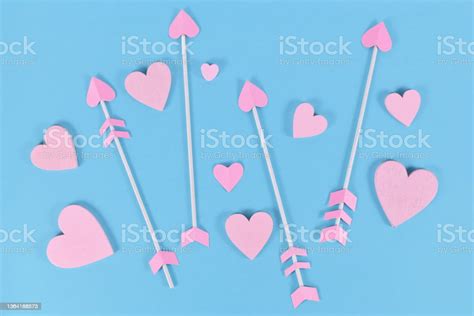 분홍색 발렌타인 데이 큐피드의 화살과 하트 모양의 팁과 하트 장식용 화살 0명에 대한 스톡 사진 및 기타 이미지 0명 감정 계절 Istock