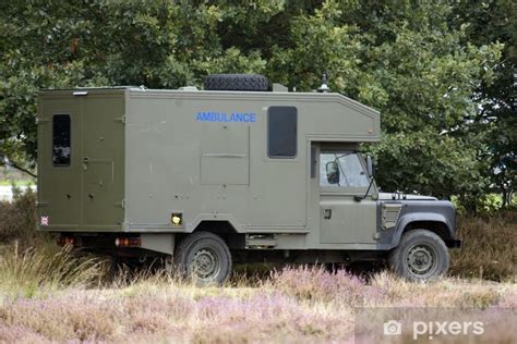 Papier peint Ambulance militaire - PIXERS.FR