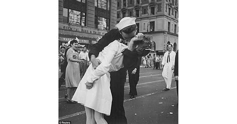 Wwii ‘kissing Sailor From Iconic Times Square Photo Dies At 86 Video