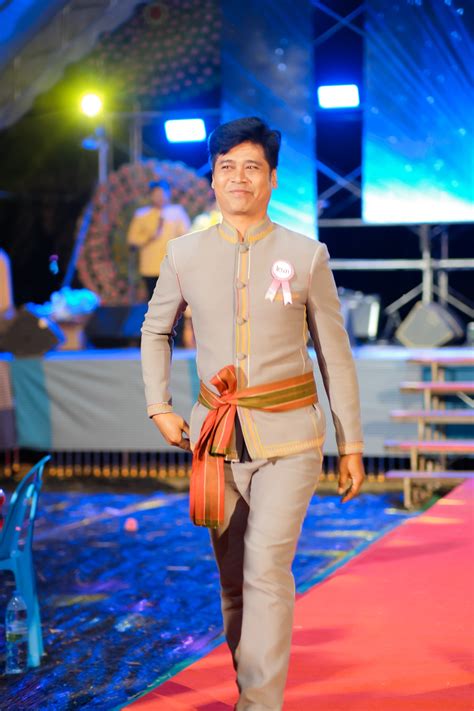 ภาพบรรยากาศการเดินแบบผ้าไหม ที่ทำการปกครองอำเภอบึงบูรพ์