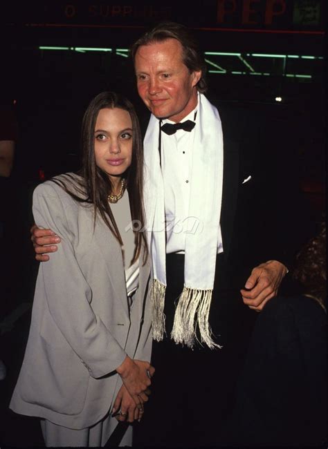 چهره خیره کننده کودکی آنجلینا جولی کنار برادر خوش تیپش