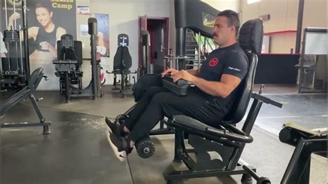 Cadeira Flexora Com Pés Para Fora Execução Do Exercício Youtube