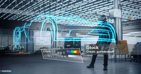 가상 현실 헤드셋을 착용하고 컨트롤러를 사용하여 디지털 소프트웨어로 작업하고 파란색 컨셉 스포츠카를 간소화하는 아프리카 자동차