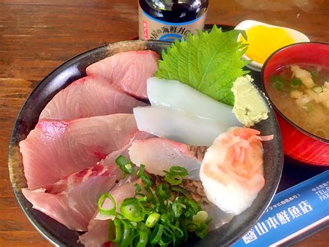 今日の海鮮丼！ 高知産かつおの100藁焼きタタキ通販｜久礼大正町市場 山本鮮魚店