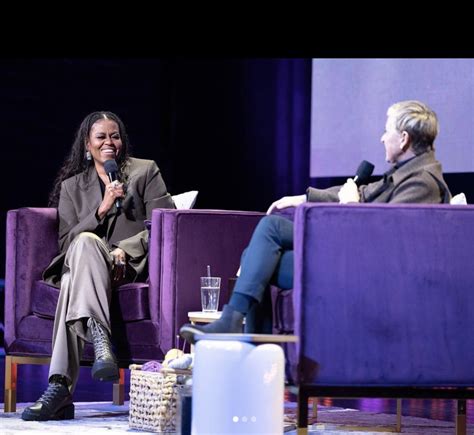 זרועות מישל אובמה אאוט סריגה אין המלבישה