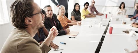 Dweud Eich Dweud Ar Bwy Syn Siarad Ar Gyfer Ein Sector Gwirfoddol Wcva