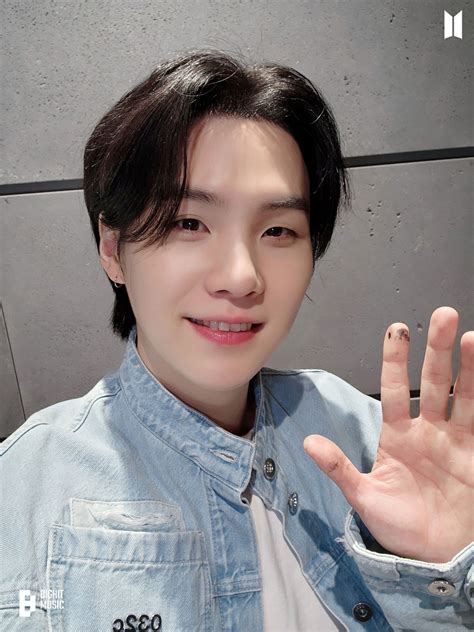 Bts Community Posts 芸能人だから。メディアに出てる人だから。 人を傷つけて良い理由にならない事に気付いて 有名なだけで