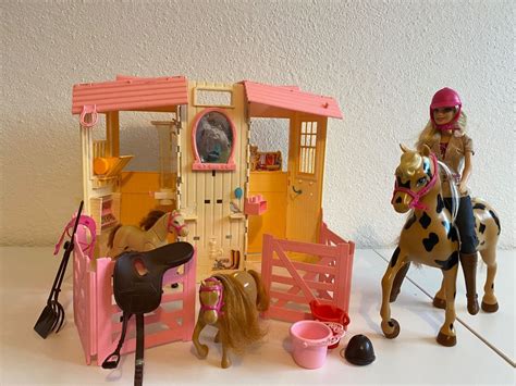 Barbie Pferdestall mit viel Zubehör Kaufen auf Ricardo