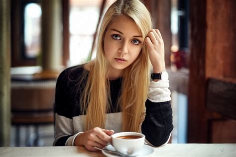 Portrait Madlen Knorr Women Alex Fetter Face Natural Light Cup