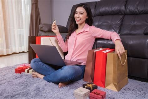 5 Tipe Cewek Saat Belanja Online Salah Satunya Pasti Kamu