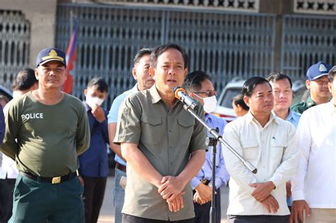 អភិបាលខេត្តកំពង់ធំអំពាវនាវប្រជាពលរដ្ឋចូលរួមសម្អាតបរិស្ថានជាប្រចាំដើម្បី